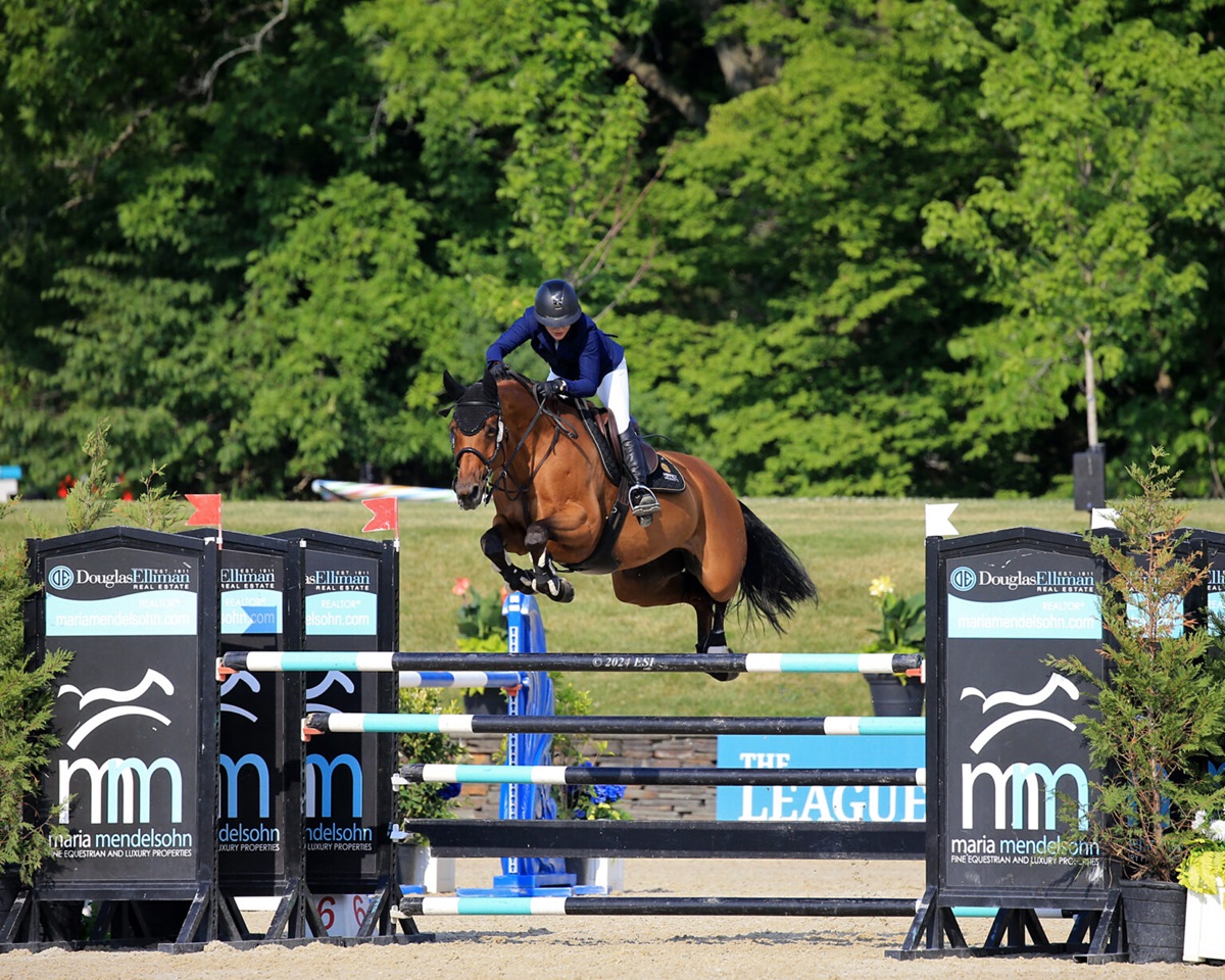 Marilyn Little & La Contessa Put on a Big Performance at Hits ...