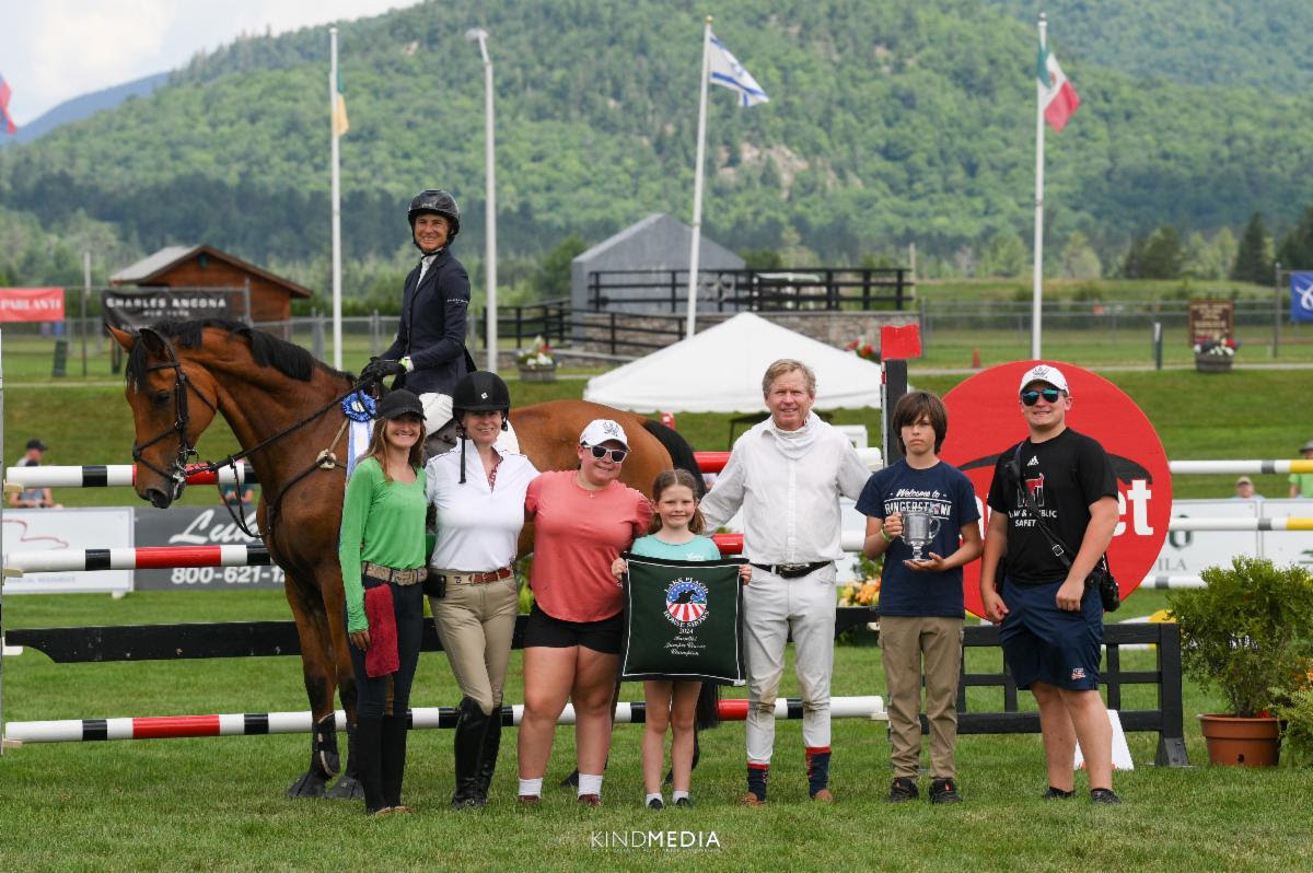 Laura Chapot & Chandon Blue Claim Another Champagne Bottle in the ...