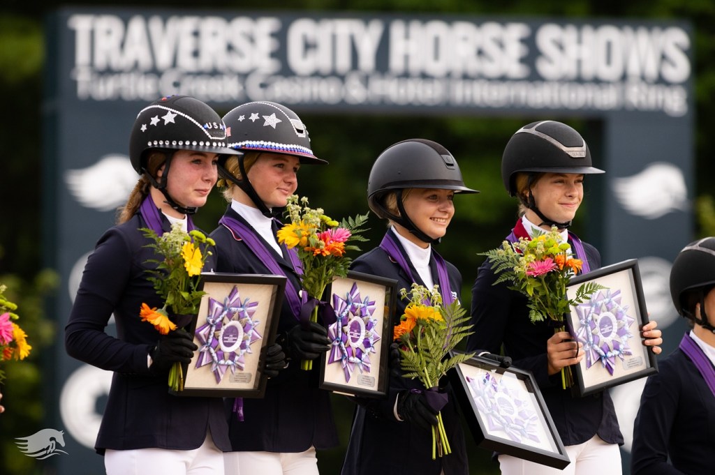 Eva Mackenzie, Kaitlyn Linck, Naomi Cates & Agatha Lignelli Fly to ...