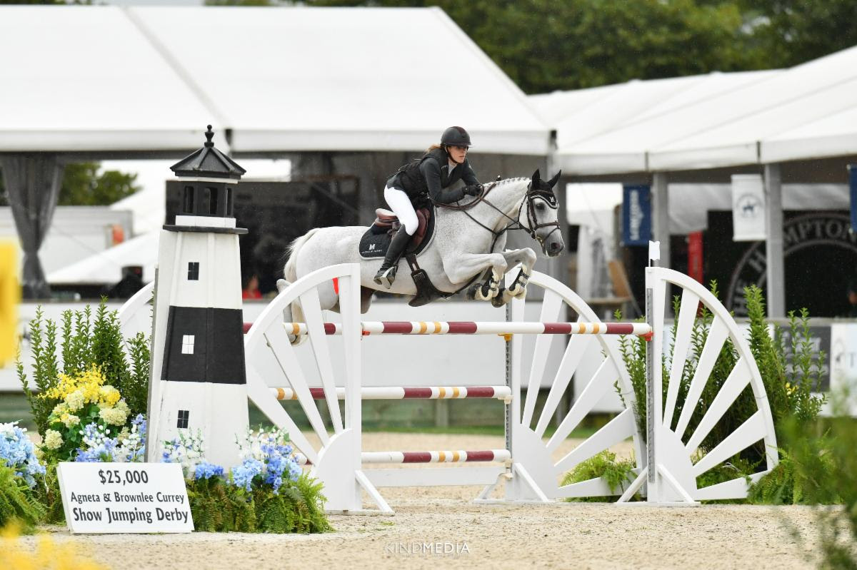 Caroline Mawhinney Soars to the Top in the $25,000 Agneta & Brownlee ...
