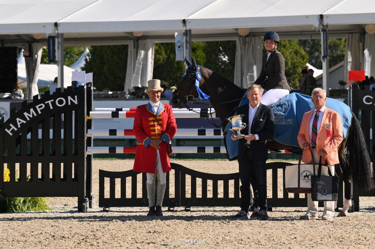 Elena Haas Leads the Pack in the $25,000 Agneta & Brownlee Currey ...